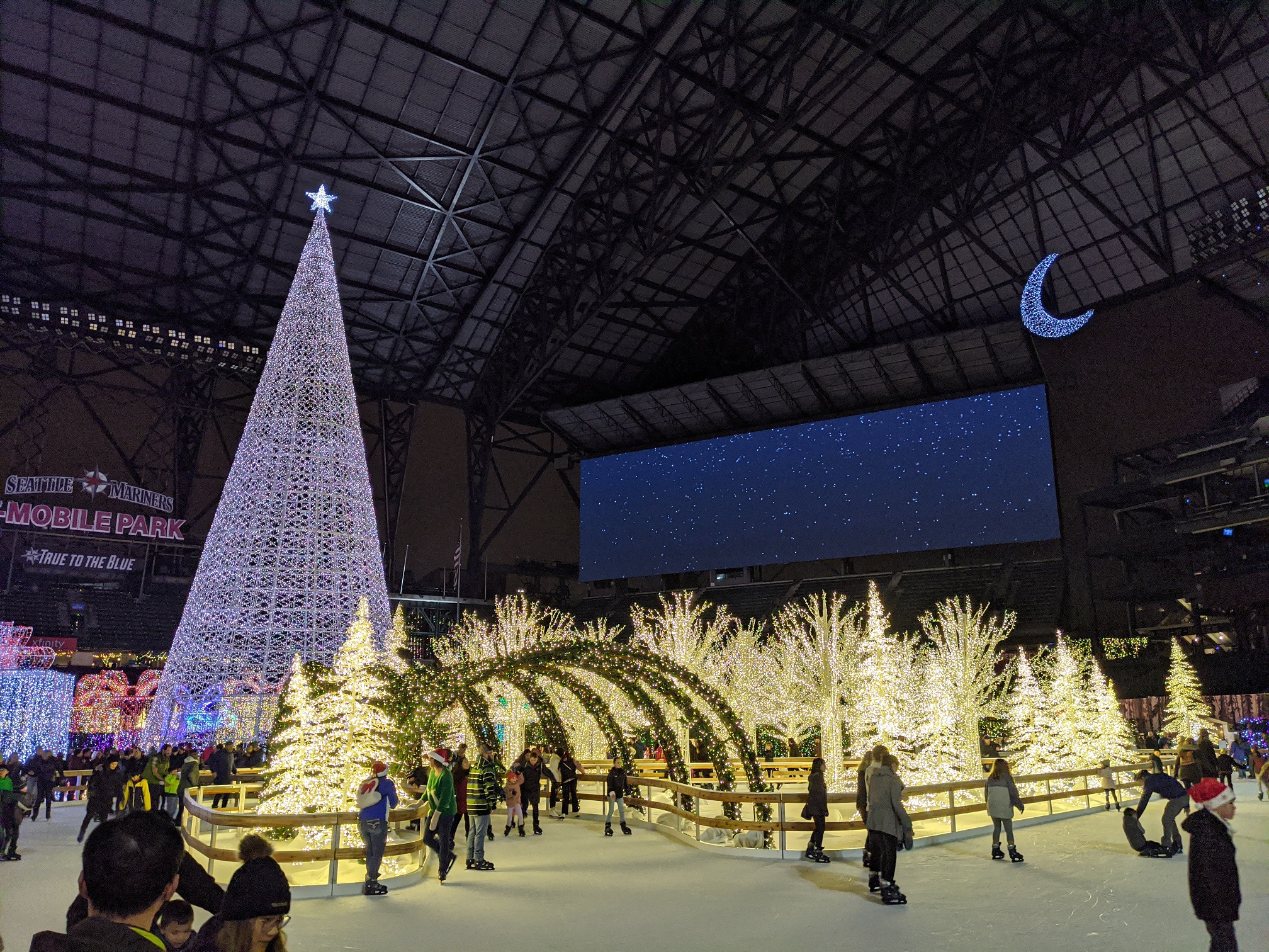 T-MOBILE PARK のCHRISTMAS LIGHT | アメリカ通りもん